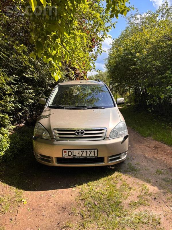 Тойота Авенсис Версо 2002 в Рига, объемом двигателя 2.00 л и пробегом 298 тыс. км за 2550 €, фото 1 на AUTOMOTO.COM.LV