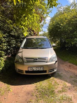 Toyota avensis-verso 2002 Rīga, ar dzinēja tilpumu 2.00 L un nobraukumu 298 tūkst. km par 2550 €, foto  vietnē AUTOMOTO.COM.LV