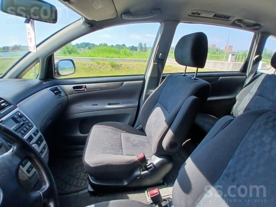 Тойота Авенсис Версо 2002 в Рига, объемом двигателя 2.00 л и пробегом 298 тыс. км за 2550 €, фото 25 на AUTOMOTO.COM.LV