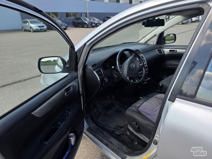 Toyota avensis-verso 2004 Viļņa, ar dzinēja tilpumu 2.00 L un nobraukumu 312 tūkst. km par 1400 €, foto 6 vietnē AUTOMOTO.COM.LV