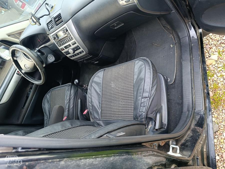Toyota avensis-verso 2004 in Vilnius, with an engine capacity of 2.00 L and mileage of 270 thousand km for 750 €, photo 6 on AUTOMOTO.COM.LV