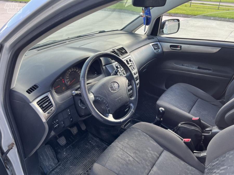 Toyota avensis-verso 2005 Panevēža, ar dzinēja tilpumu 2.00 L un nobraukumu 300 tūkst. km par 1200 €, foto 11 vietnē AUTOMOTO.COM.LV
