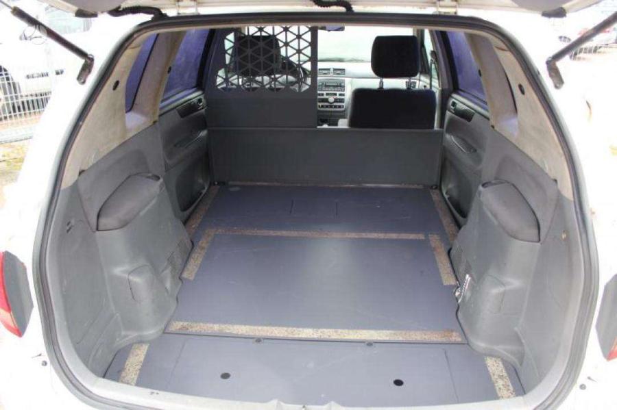 White Toyota avensis-verso 2003 in Radviliskis, with an engine capacity of 2.00 L and mileage of 320 thousand km for 950 €, photo 7 on AUTOMOTO.COM.LV