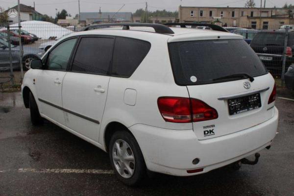 Balts Toyota avensis-verso 2003 Radviliškis, ar dzinēja tilpumu 2.00 L un nobraukumu 320 tūkst. km par 950 €, foto 4 vietnē AUTOMOTO.COM.LV