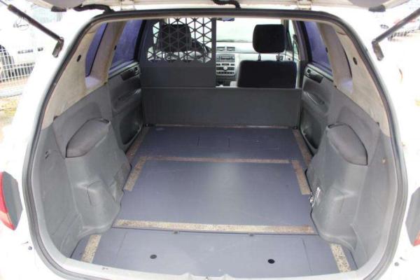 Balts Toyota avensis-verso 2003 Radviliškis, ar dzinēja tilpumu 2.00 L un nobraukumu 320 tūkst. km par 950 €, foto 6 vietnē AUTOMOTO.COM.LV