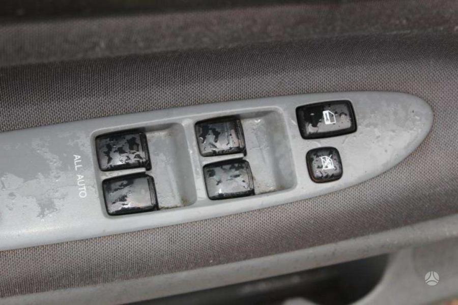 Balts Toyota avensis-verso 2003 Radviliškis, ar dzinēja tilpumu 2.00 L un nobraukumu 320 tūkst. km par 850 €, foto 9 vietnē AUTOMOTO.COM.LV