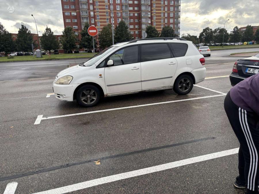 Balts Toyota avensis-verso 2003 Joniškis, ar dzinēja tilpumu 2.00 L un nobraukumu 400 tūkst. km par 630 €, foto 8 vietnē AUTOMOTO.COM.LV