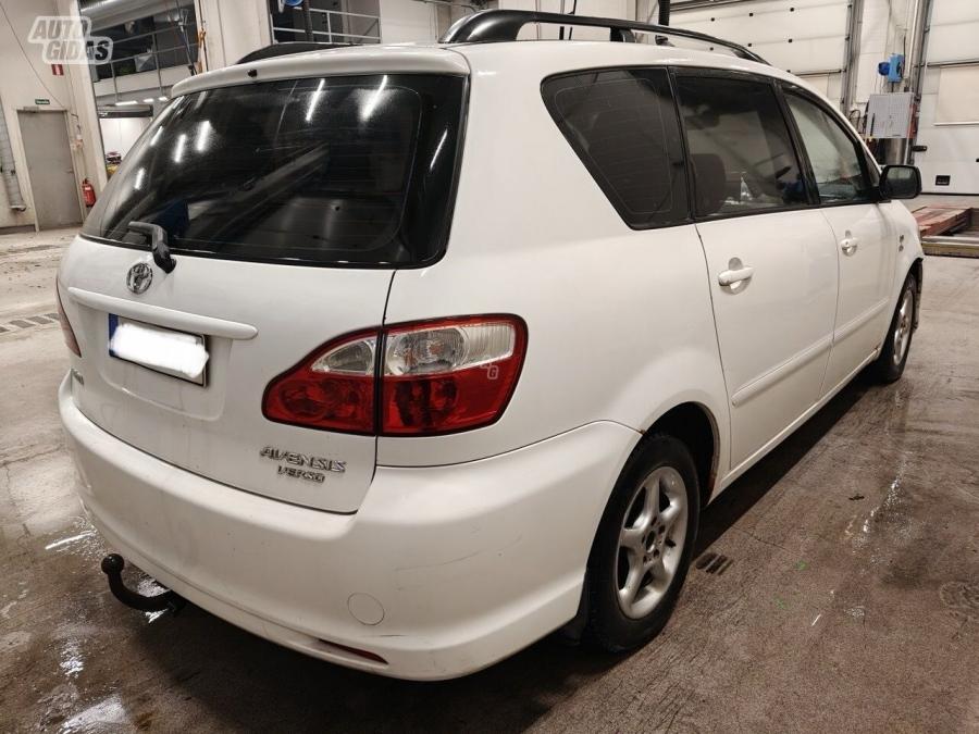 White Toyota avensis-verso 2005 in Taurage, with an engine capacity of 2.00 L and mileage of 400 thousand km for 1250 €, photo 4 on AUTOMOTO.COM.LV