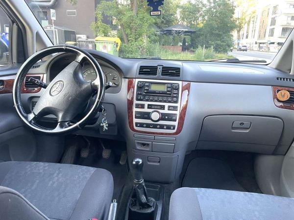 Dzeltens Toyota avensis-verso 2001 Viļņa, ar dzinēja tilpumu 2.00 L un nobraukumu 285 tūkst. km par 1500 €, foto 10 vietnē AUTOMOTO.COM.LV