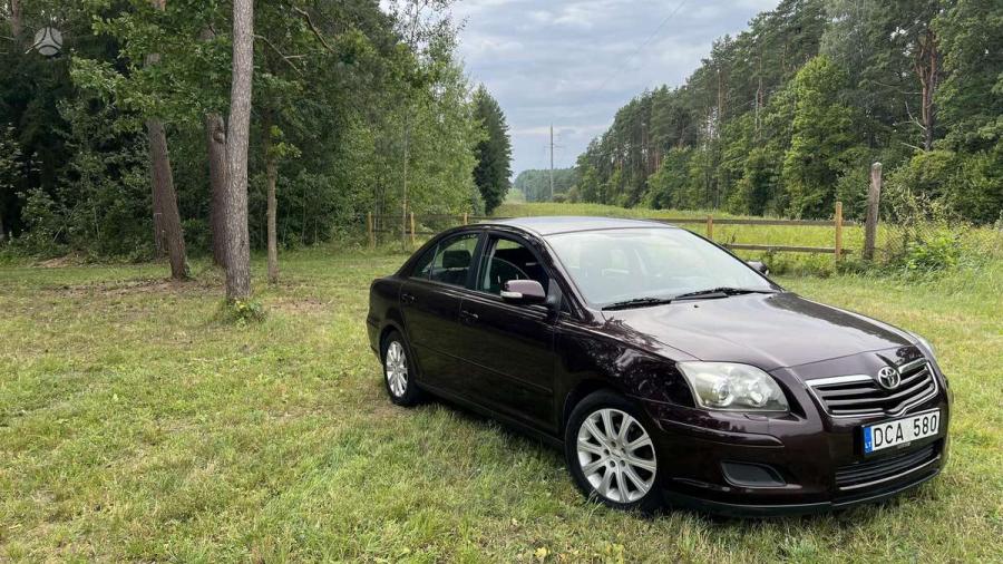 Violet Toyota Avensis 2007 in Kaunas, with an engine capacity of 1.60 L and mileage of 203 thousand km for 2550 €, photo 1 on AUTOMOTO.COM.LV