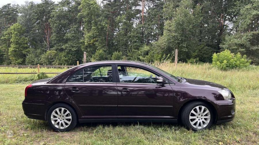 Violet Toyota Avensis 2007 in Kaunas, with an engine capacity of 1.60 L and mileage of 203 thousand km for 2550 €, photo 5 on AUTOMOTO.COM.LV