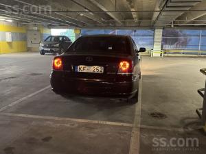 Violets Toyota Avensis 2008 Rīga, ar dzinēja tilpumu 2.40 L un nobraukumu 231 tūkst. km par 2150 €, foto  vietnē AUTOMOTO.COM.LV