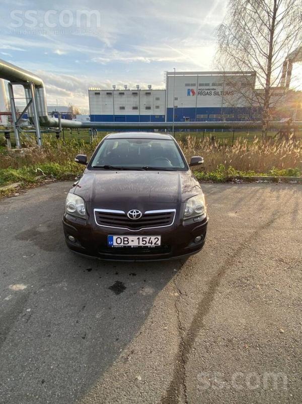 Violet Toyota Avensis 2008 in Riga, with an engine capacity of 2.00 L and mileage of 190 thousand km for 3300 €, photo 1 on AUTOMOTO.COM.LV