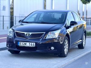 Violets Toyota Avensis 2009 Viļņa, ar dzinēja tilpumu 1.99 L un nobraukumu 223 tūkst. km par 3750 €, foto  vietnē AUTOMOTO.COM.LV
