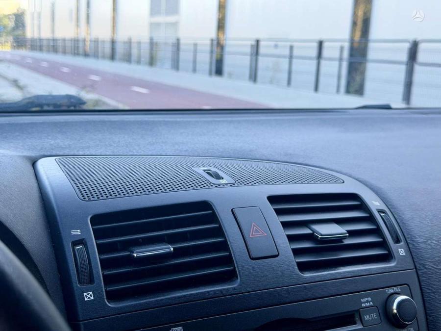 Violets Toyota Avensis 2009 Viļņa, ar dzinēja tilpumu 1.99 L un nobraukumu 223 tūkst. km par 3750 €, foto 16 vietnē AUTOMOTO.COM.LV