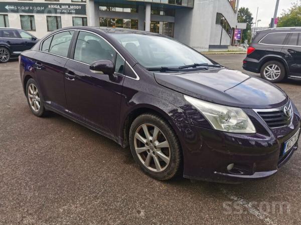 Violet Toyota Avensis 2010 in Riga, with an engine capacity of 2.20 L and mileage of 270 thousand km for 1950 €, photo 3 on AUTOMOTO.COM.LV