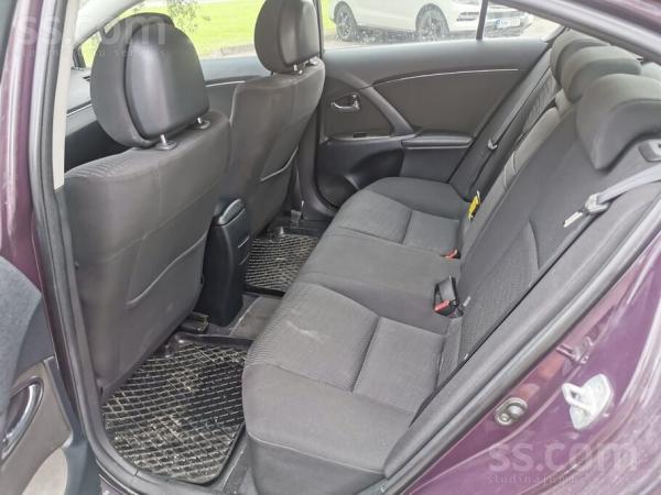 Violet Toyota Avensis 2010 in Riga, with an engine capacity of 2.20 L and mileage of 270 thousand km for 1950 €, photo 9 on AUTOMOTO.COM.LV