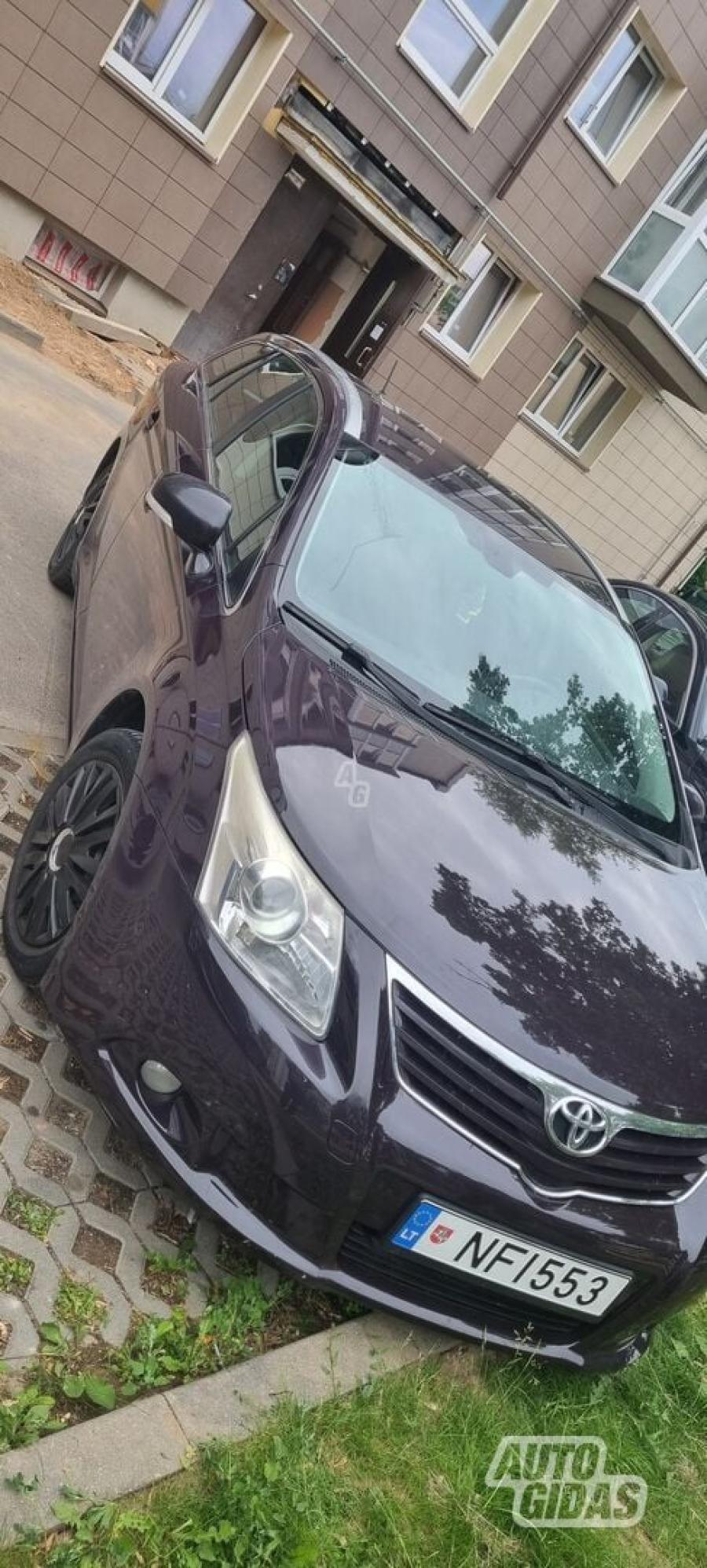 Violet Toyota Avensis 2010 in Vilnius, with an engine capacity of 2.00 L and mileage of 297 thousand km for 3000 €, photo 1 on AUTOMOTO.COM.LV