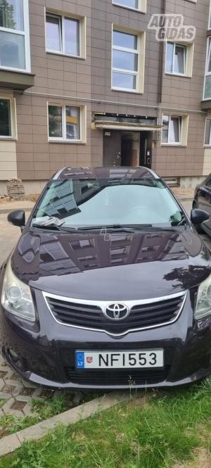 Violet Toyota Avensis 2010 in Vilnius, with an engine capacity of 2.00 L and mileage of 297 thousand km for 2850 €, photo 3 on AUTOMOTO.COM.LV