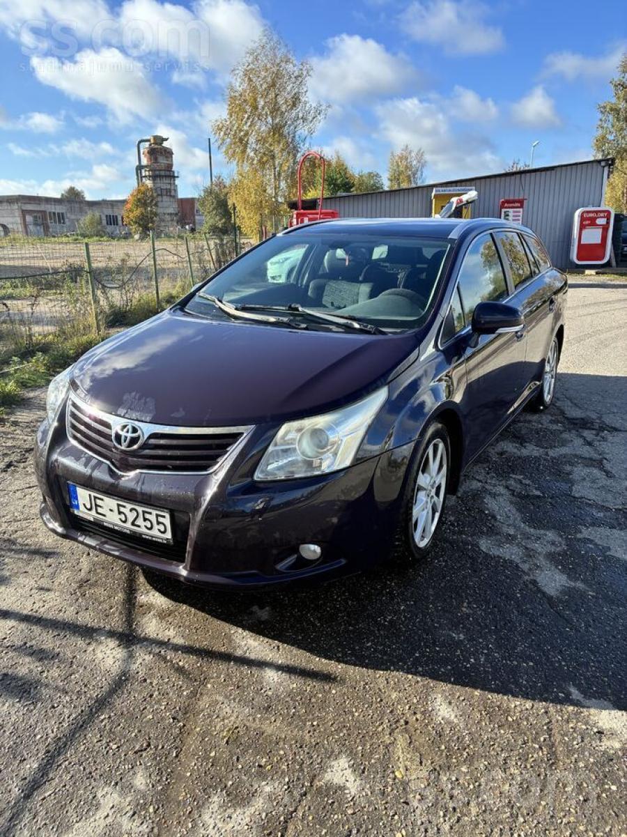 Фиолетовый Тойота Авенсис 2010 в Рига, объемом двигателя 2.00 л и пробегом 319 тыс. км за 4500 €, фото 1 на AUTOMOTO.COM.LV