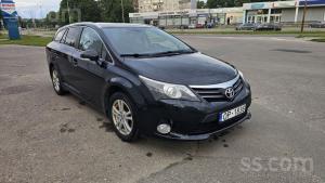 Violet Toyota Avensis 2015 in Riga, with an engine capacity of 2.00 L and mileage of 285 thousand km for 5300 €, photo  on AUTOMOTO.COM.LV