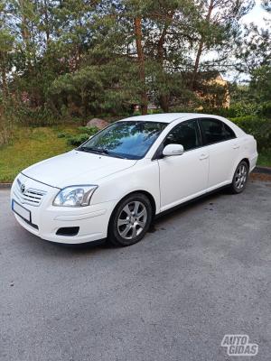 Balts Toyota Avensis 2006 Viļņa, ar dzinēja tilpumu 2.00 L un nobraukumu 384 tūkst. km par 1350 €, foto  vietnē AUTOMOTO.COM.LV