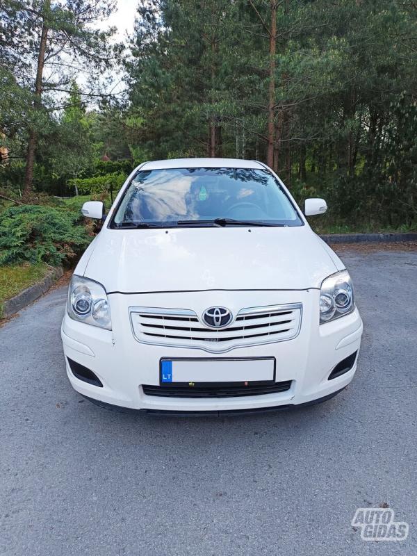 White Toyota Avensis 2006 in Vilnius, with an engine capacity of 2.00 L and mileage of 384 thousand km for 1350 €, photo 2 on AUTOMOTO.COM.LV
