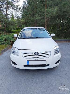 Balts Toyota Avensis 2006 Viļņa, ar dzinēja tilpumu 2.00 L un nobraukumu 384 tūkst. km par 1350 €, foto 3 vietnē AUTOMOTO.COM.LV