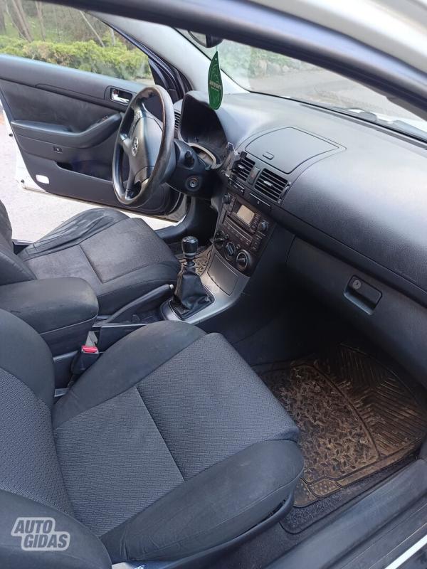 White Toyota Avensis 2006 in Vilnius, with an engine capacity of 2.00 L and mileage of 384 thousand km for 1350 €, photo 9 on AUTOMOTO.COM.LV