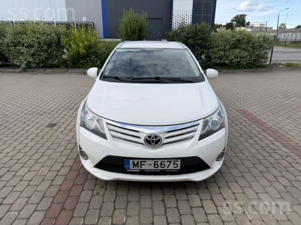 White Toyota Avensis 2012 in Limbazi, with an engine capacity of 2.00 L and mileage of 419 thousand km for 5000 €, photo 2 on AUTOMOTO.COM.LV