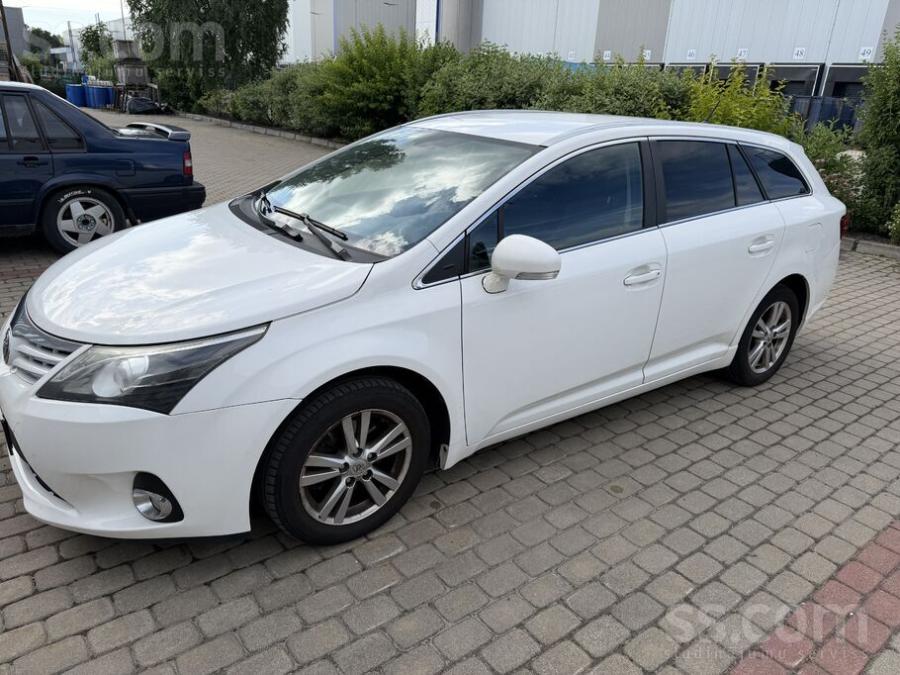 Белый Тойота Авенсис 2012 в Лимбажи, объемом двигателя 2.00 л и пробегом 419 тыс. км за 3900 €, фото 1 на AUTOMOTO.COM.LV