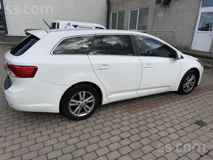 Белый Тойота Авенсис 2012 в Лимбажи, объемом двигателя 2.00 л и пробегом 419 тыс. км за 3900 €, фото 4 на AUTOMOTO.COM.LV
