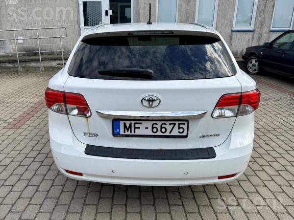 Balts Toyota Avensis 2012 Limbaži, ar dzinēja tilpumu 2.00 L un nobraukumu 419 tūkst. km par 5000 €, foto 4 vietnē AUTOMOTO.COM.LV