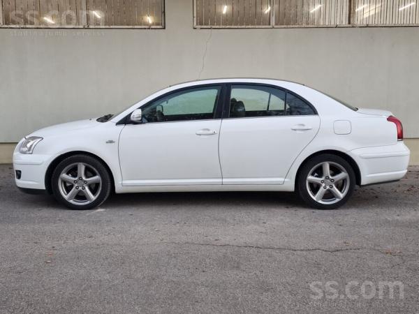 White Toyota Avensis 2007 in Ogre, with an engine capacity of 2.20 L and mileage of 348 thousand km for 1750 €, photo 6 on AUTOMOTO.COM.LV