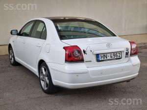 Белый Тойота Авенсис 2007 в Огре, объемом двигателя 2.20 л и пробегом 348 тыс. км за 1750 €, фото 7 на AUTOMOTO.COM.LV