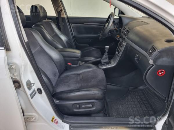 White Toyota Avensis 2007 in Ogre, with an engine capacity of 2.20 L and mileage of 348 thousand km for 1750 €, photo 10 on AUTOMOTO.COM.LV