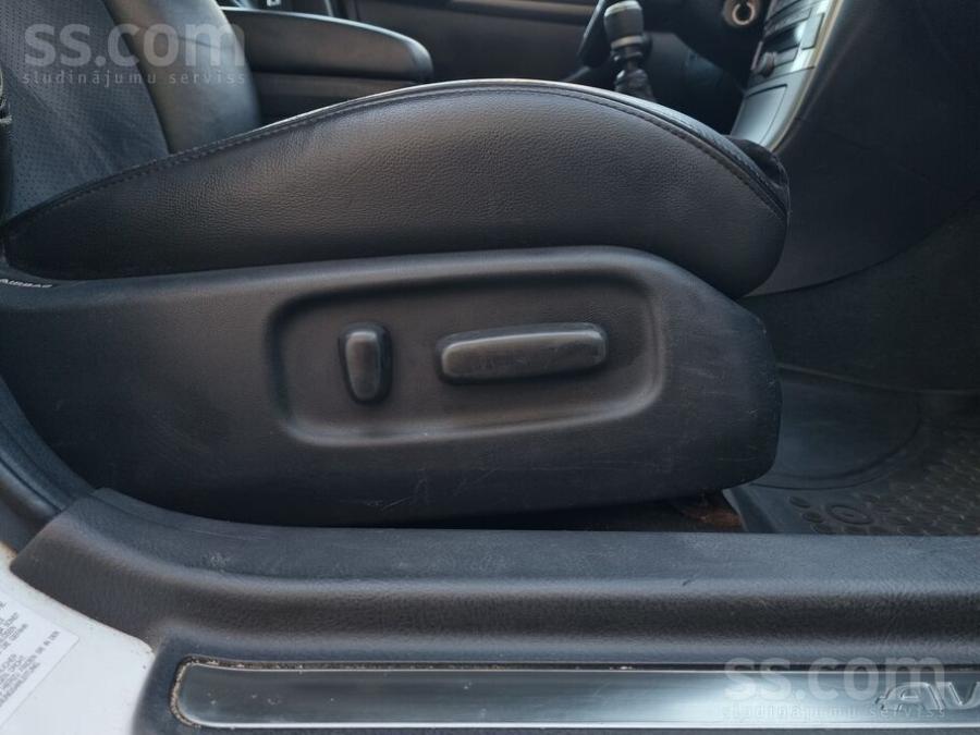 Белый Тойота Авенсис 2007 в Огре, объемом двигателя 2.20 л и пробегом 348 тыс. км за 1750 €, фото 20 на AUTOMOTO.COM.LV