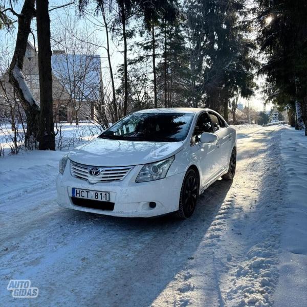 Balts Toyota Avensis 2010 Viļņa, ar dzinēja tilpumu 2.00 L un nobraukumu 361 tūkst. km par 3000 €, foto 1 vietnē AUTOMOTO.COM.LV