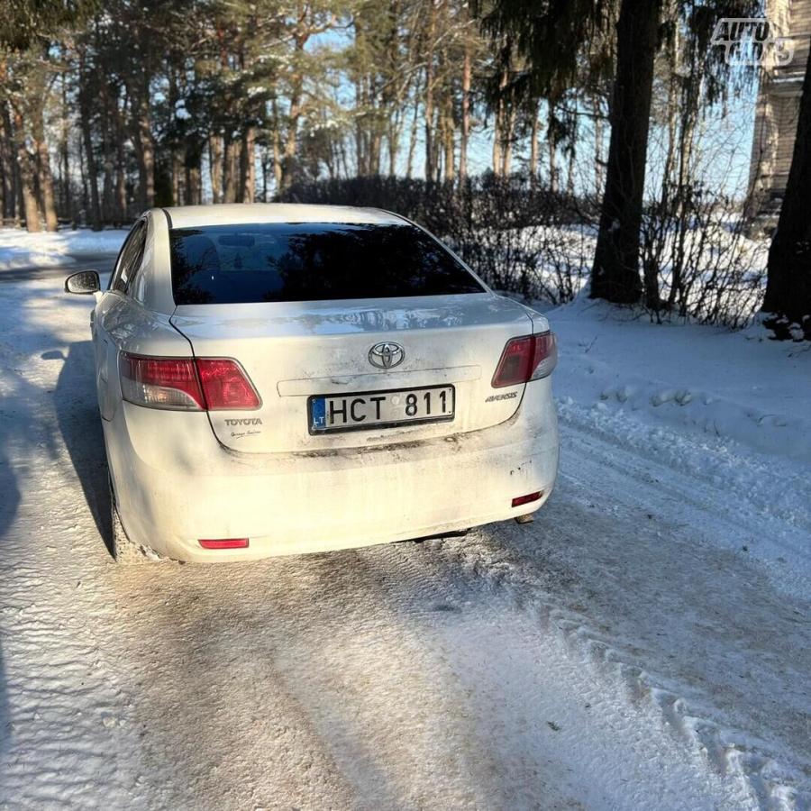 Balts Toyota Avensis 2010 Viļņa, ar dzinēja tilpumu 2.00 L un nobraukumu 361 tūkst. km par 3000 €, foto 3 vietnē AUTOMOTO.COM.LV