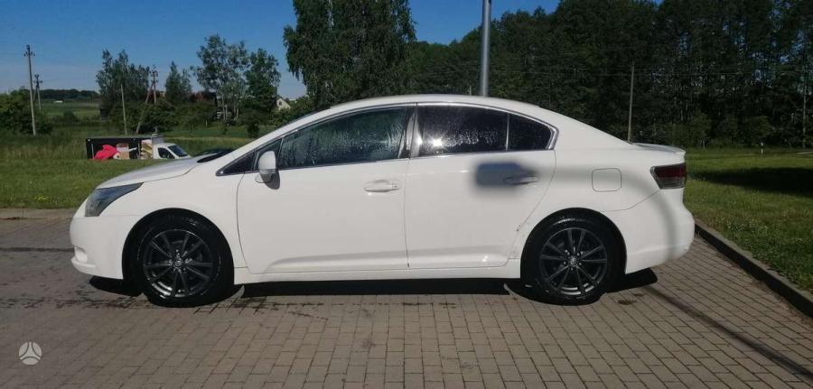 Белый Тойота Авенсис 2010 в Алитус, объемом двигателя 2.00 л и пробегом 300 тыс. км за 2750 €, фото 1 на AUTOMOTO.COM.LV