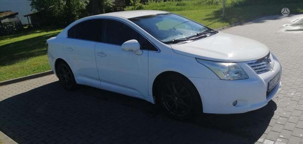 Белый Тойота Авенсис 2010 в Алитус, объемом двигателя 2.00 л и пробегом 300 тыс. км за 2750 €, фото 4 на AUTOMOTO.COM.LV