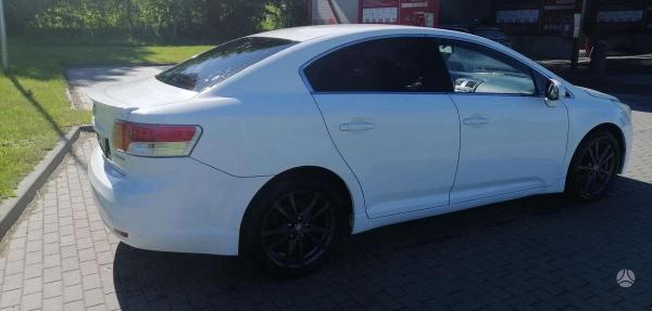 Белый Тойота Авенсис 2010 в Алитус, объемом двигателя 2.00 л и пробегом 300 тыс. км за 2750 €, фото 5 на AUTOMOTO.COM.LV