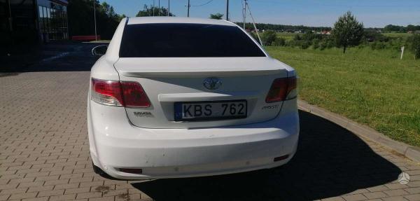 Белый Тойота Авенсис 2010 в Алитус, объемом двигателя 2.00 л и пробегом 300 тыс. км за 2750 €, фото 6 на AUTOMOTO.COM.LV