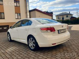 White Toyota Avensis 2011 in Riga, with an engine capacity of 2.00 L and mileage of 277 thousand km for 4450 €, photo 5 on AUTOMOTO.COM.LV