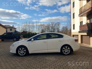 White Toyota Avensis 2011 in Riga, with an engine capacity of 2.00 L and mileage of 277 thousand km for 4450 €, photo 6 on AUTOMOTO.COM.LV