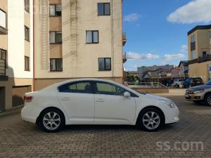 White Toyota Avensis 2011 in Riga, with an engine capacity of 2.00 L and mileage of 277 thousand km for 4450 €, photo 7 on AUTOMOTO.COM.LV