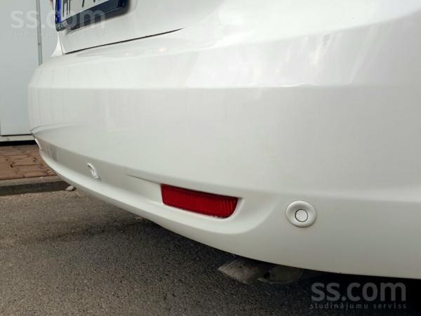 Белый Тойота Авенсис 2011 в Рига, объемом двигателя 2.00 л и пробегом 277 тыс. км за 3850 €, фото 5 на AUTOMOTO.COM.LV
