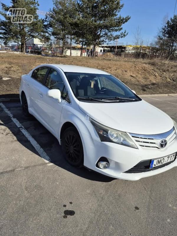 White Toyota Avensis 2012 in Vilnius, with an engine capacity of 2.00 L and mileage of 354 thousand km for 4500 €, photo 1 on AUTOMOTO.COM.LV