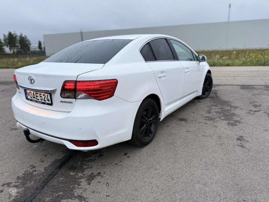 Balts Toyota Avensis 2012 Viļņa, ar dzinēja tilpumu 2.00 L un nobraukumu 300 tūkst. km par 4800 €, foto 5 vietnē AUTOMOTO.COM.LV