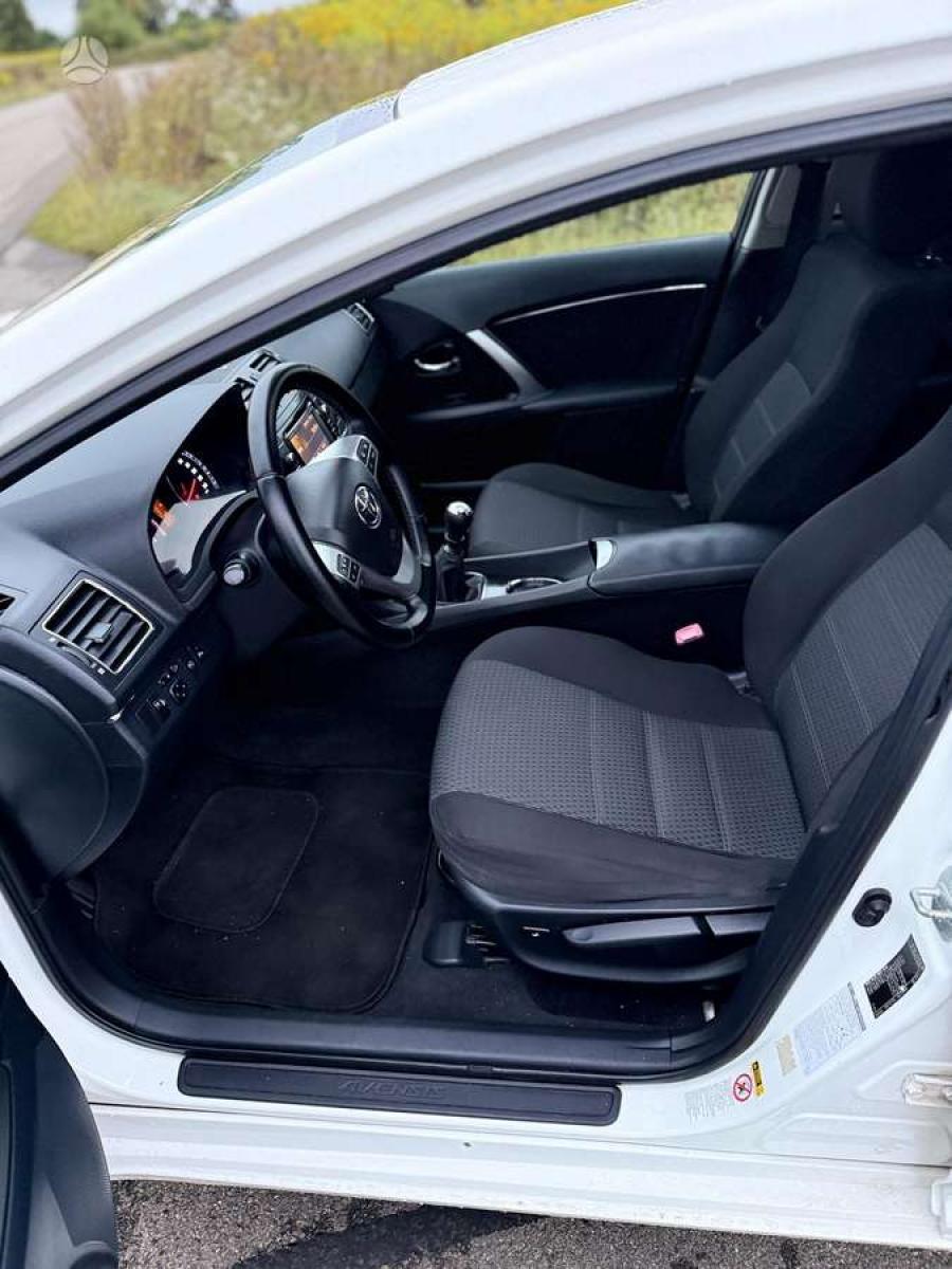 Balts Toyota Avensis 2012 Viļņa, ar dzinēja tilpumu 2.00 L un nobraukumu 300 tūkst. km par 4800 €, foto 14 vietnē AUTOMOTO.COM.LV